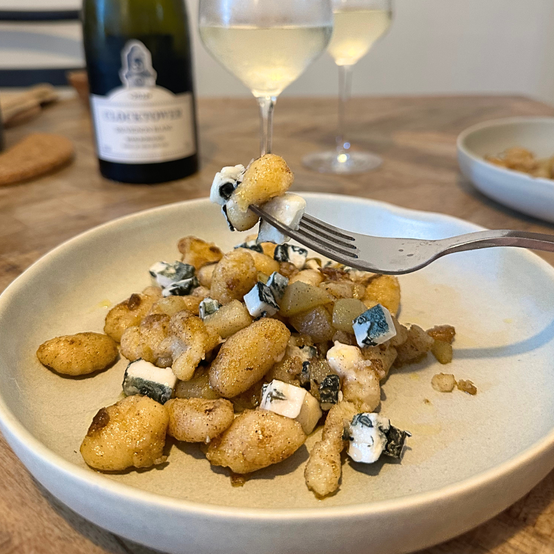 Pan-fried gnocchi, Spiced Pears & Blue Cheese – Honestly Tasty